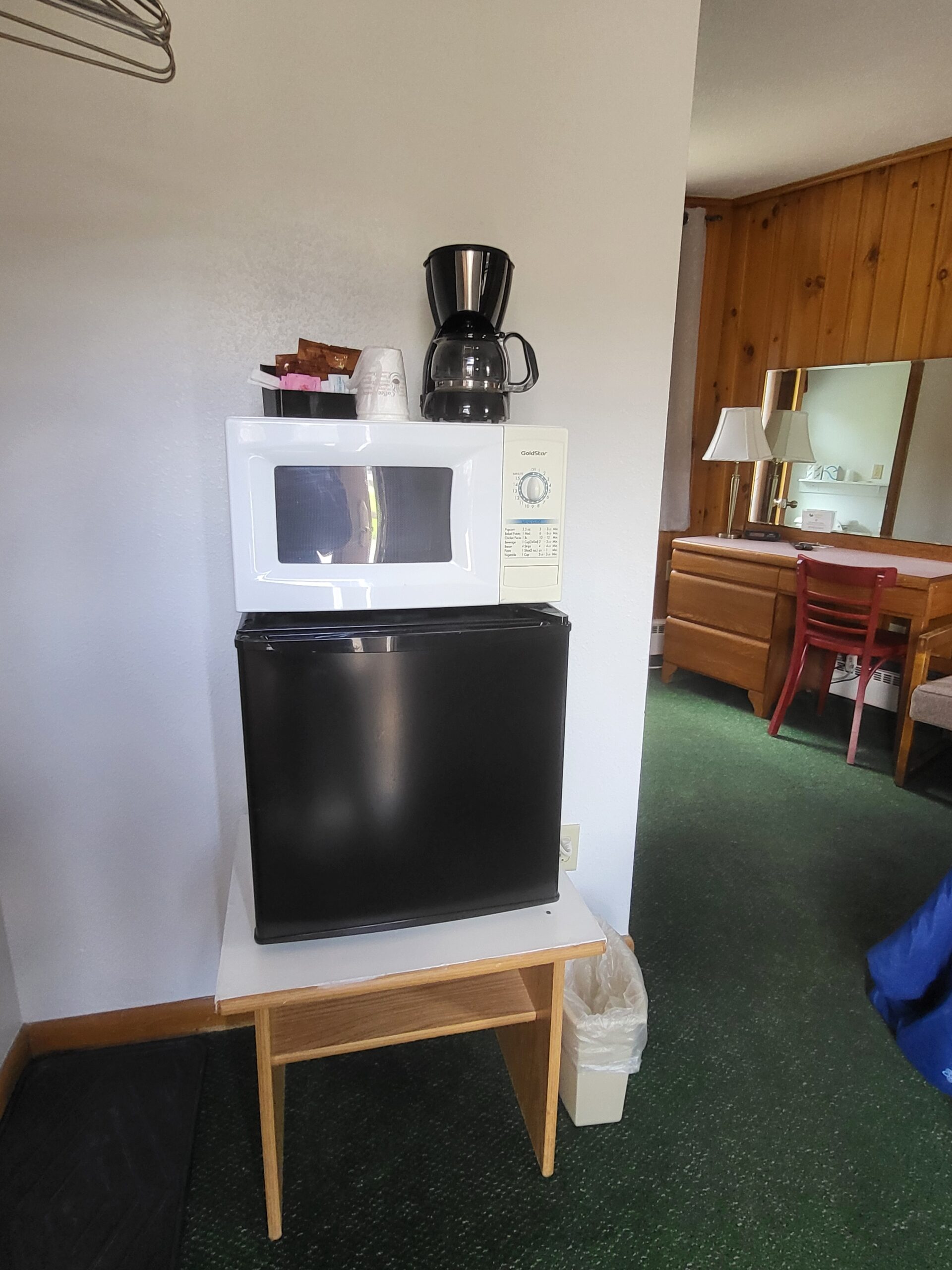 Rooms and Rates - Pine Wood Motel