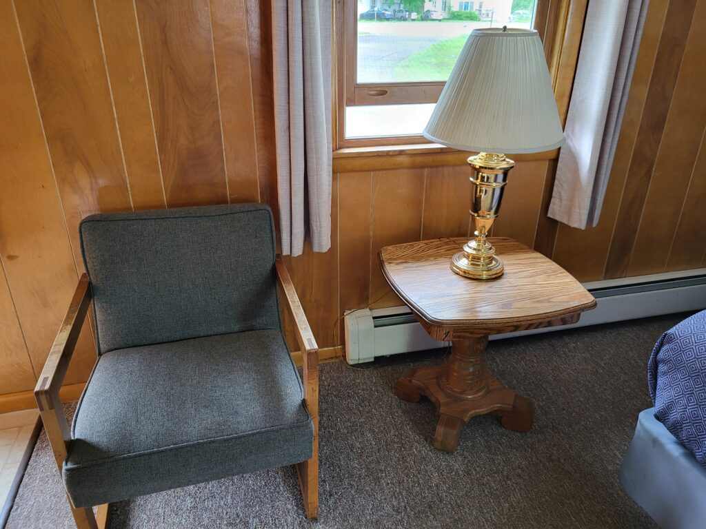 Rooms and Rates - Pine Wood Motel